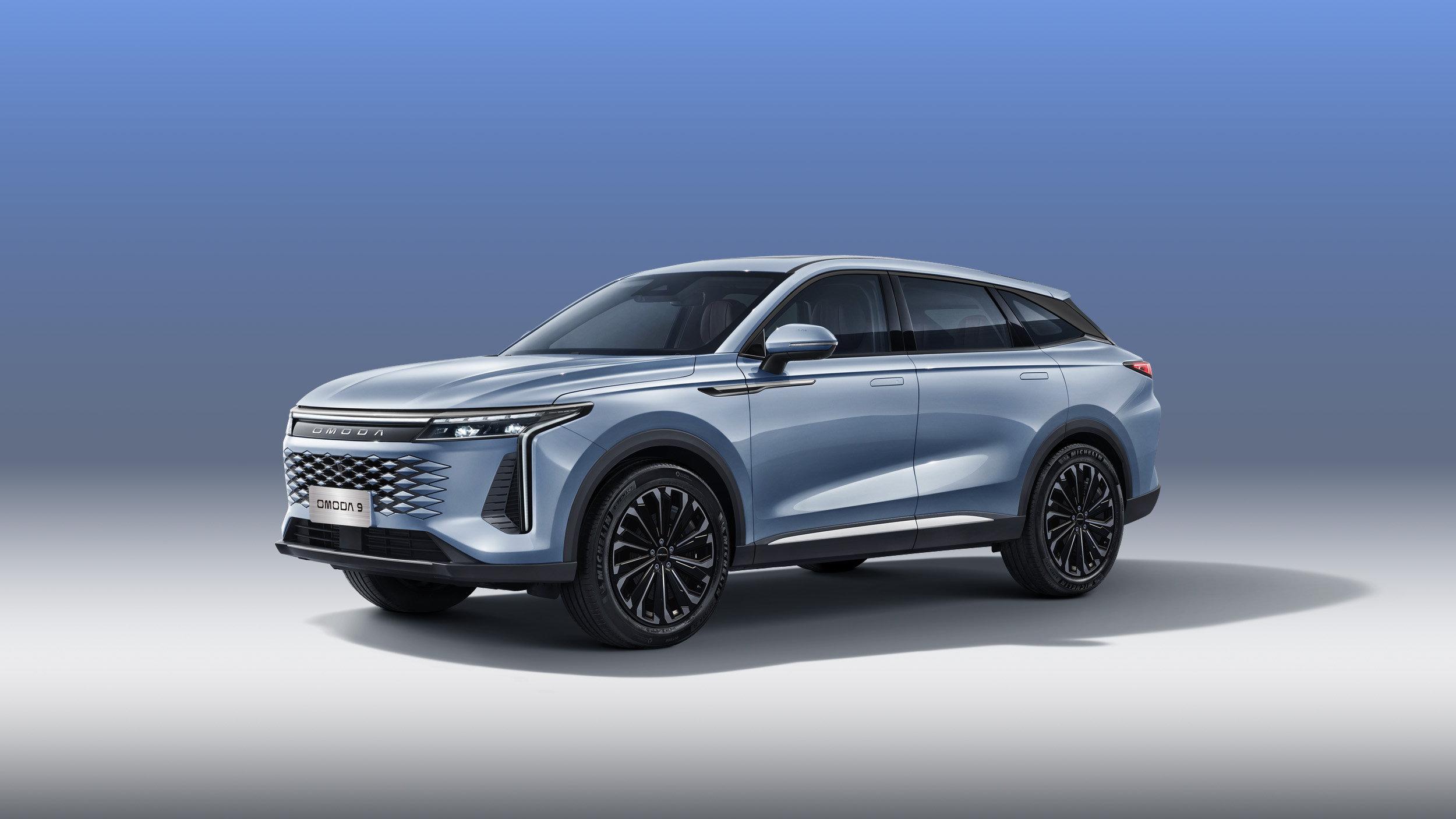Omoda 9 z silnikiem typu plug-in. Wszystko w standardzie.