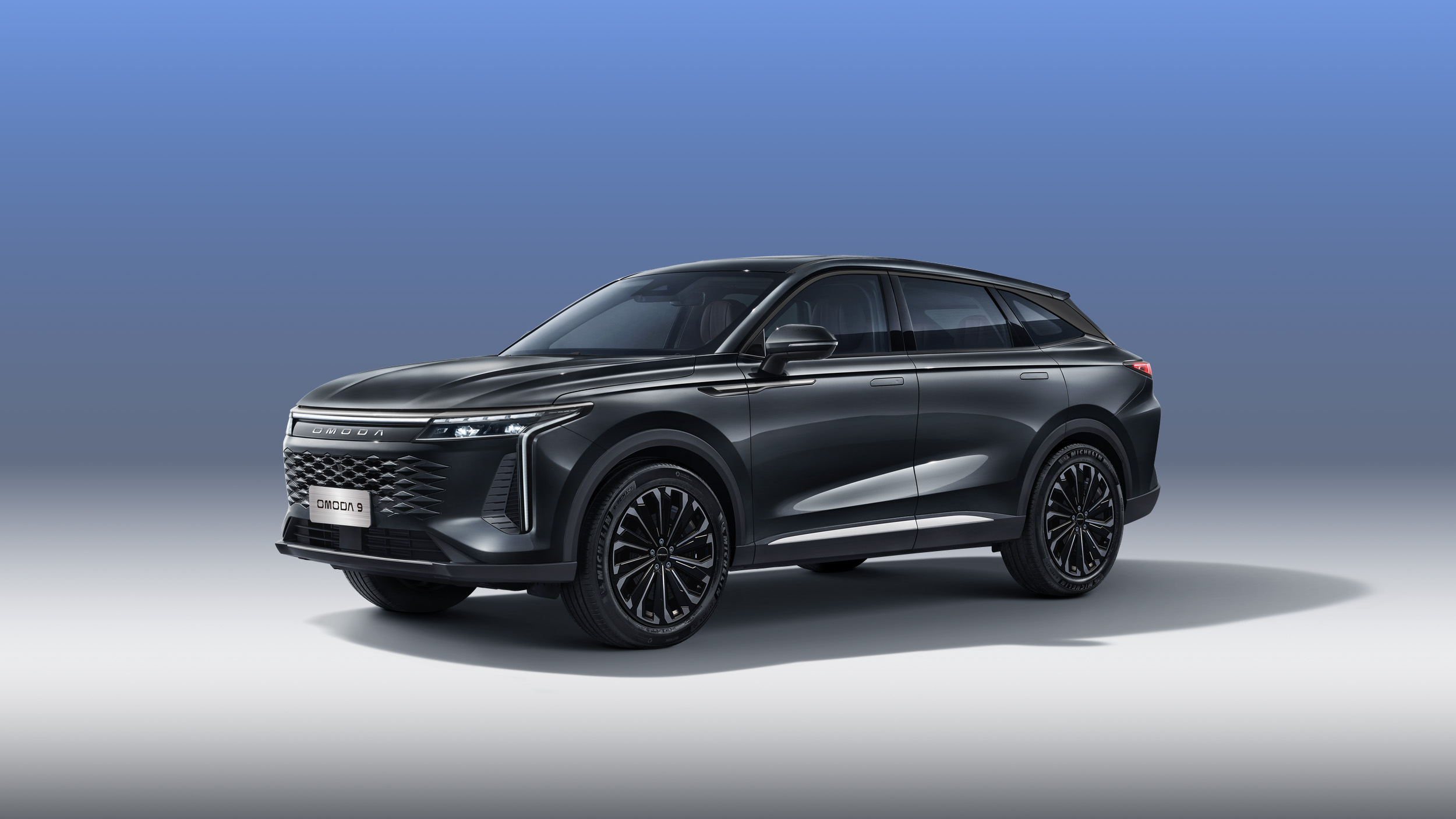 Omoda 9 z silnikiem typu plug-in. Wszystko w standardzie.
