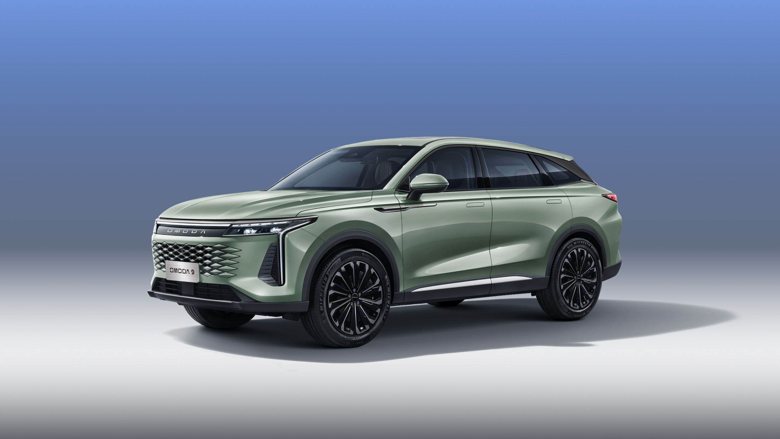 Omoda 9 z silnikiem typu plug-in. Wszystko w standardzie.