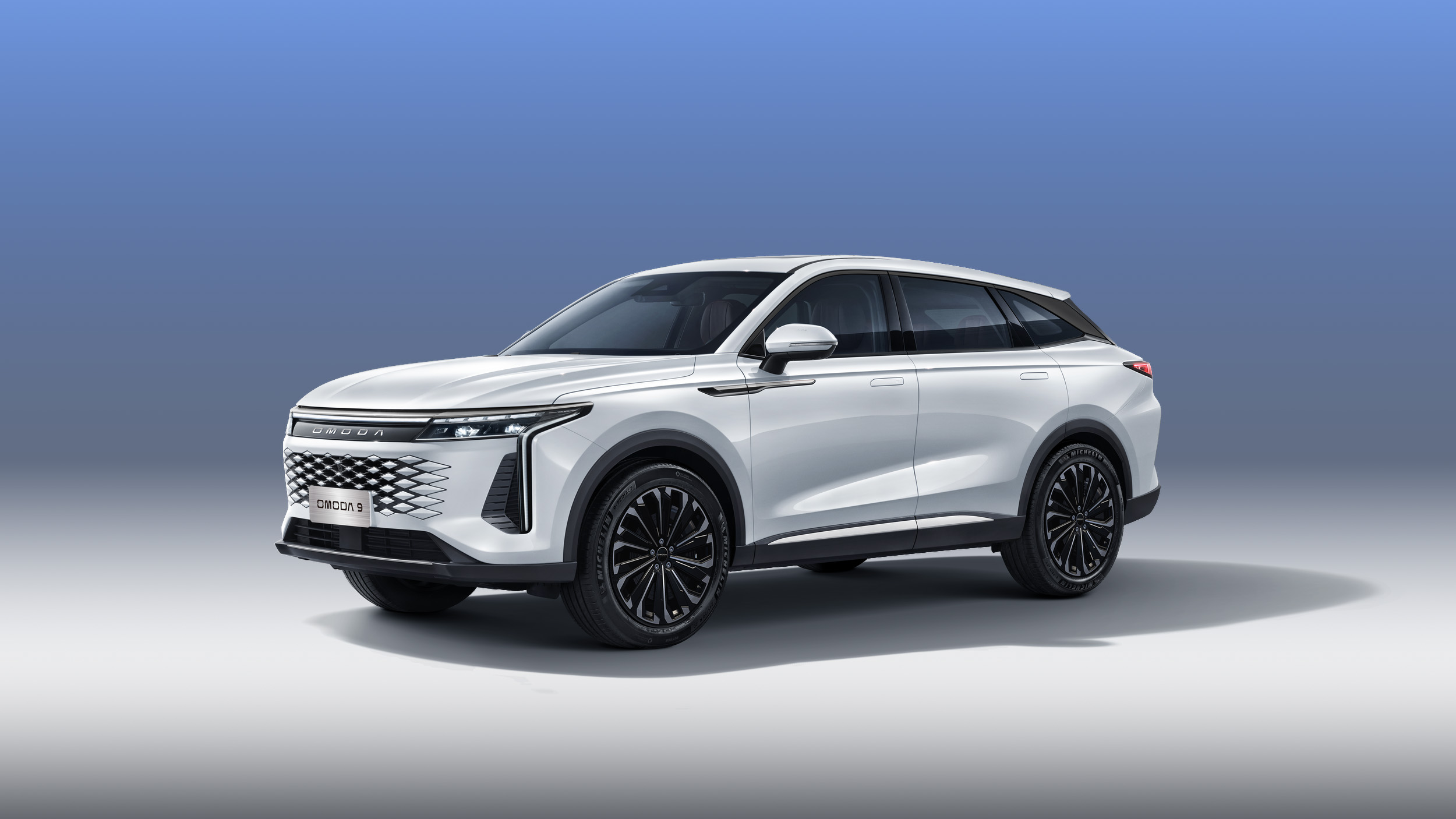 Omoda 9 z silnikiem typu plug-in. Wszystko w standardzie.