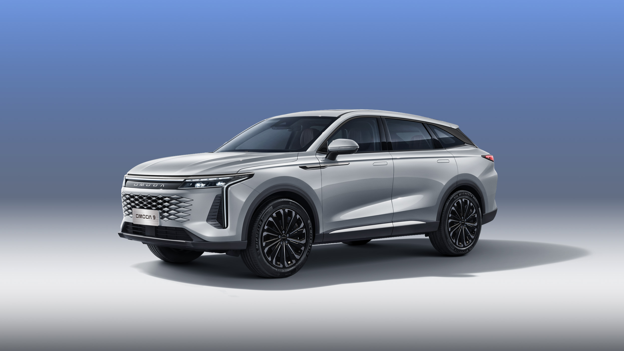 Omoda 9 z silnikiem typu plug-in. Wszystko w standardzie.
