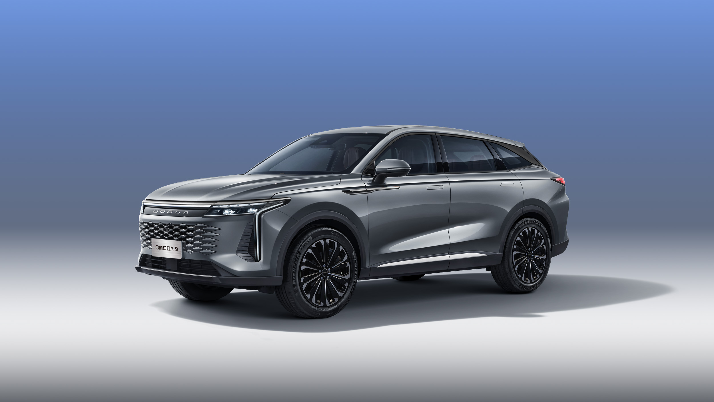 Omoda 9 z silnikiem typu plug-in. Wszystko w standardzie.